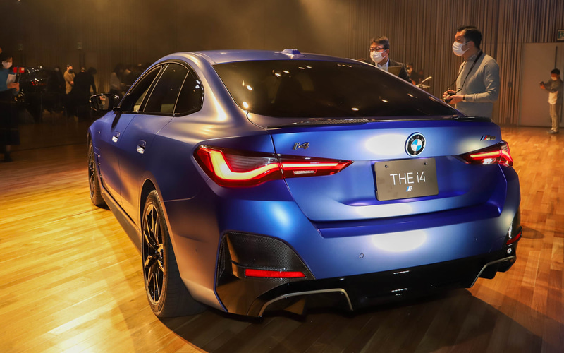BMW、新型BEV「i4」を公開 2022年ビジネス・ストラテジーおよび新型電動モデル発表会 : car life style