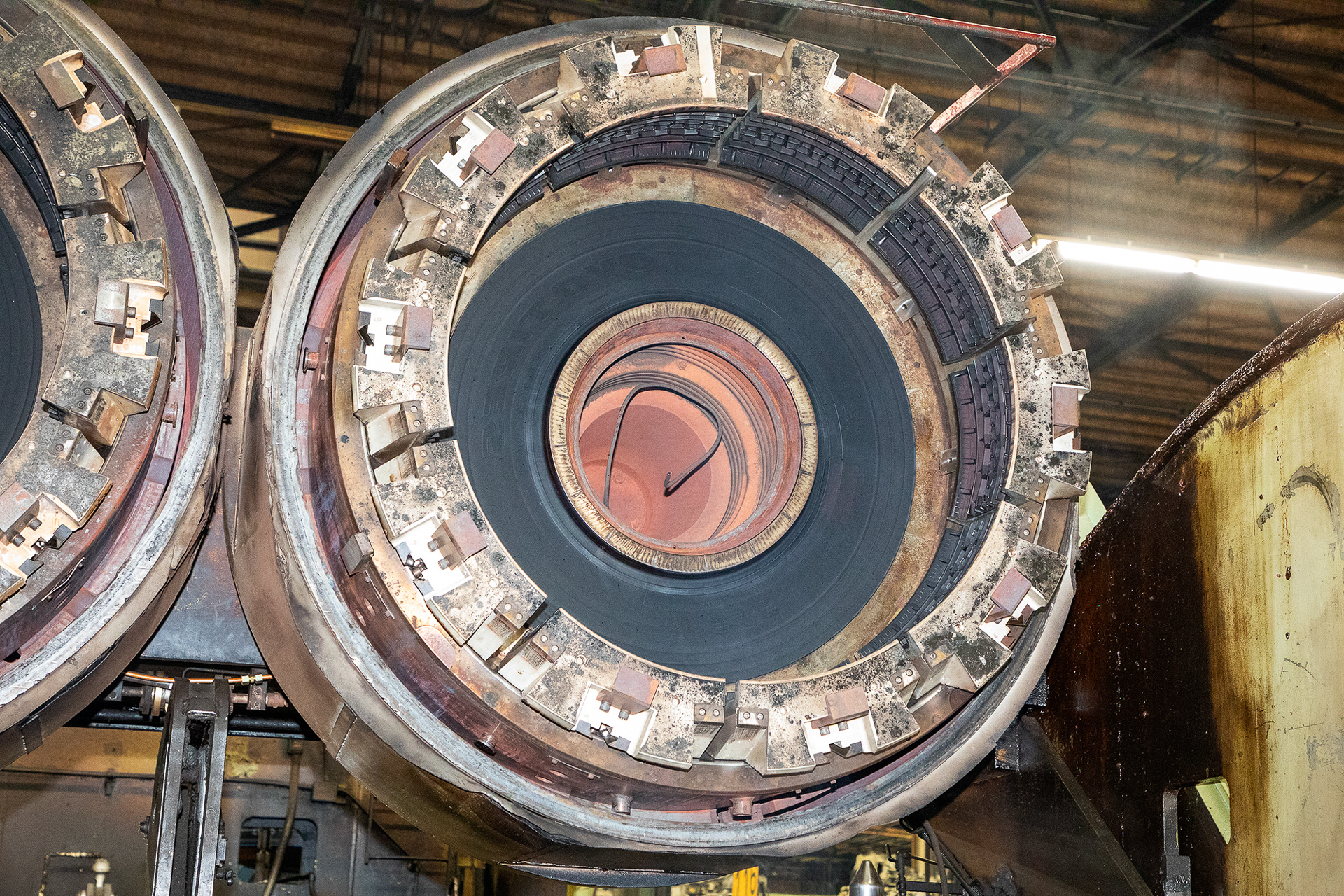 TOYO TIREの工場に潜入!! 新製品「M646」にトラック・バス用タイヤの進化を見た - Car Watch[Sponsored]