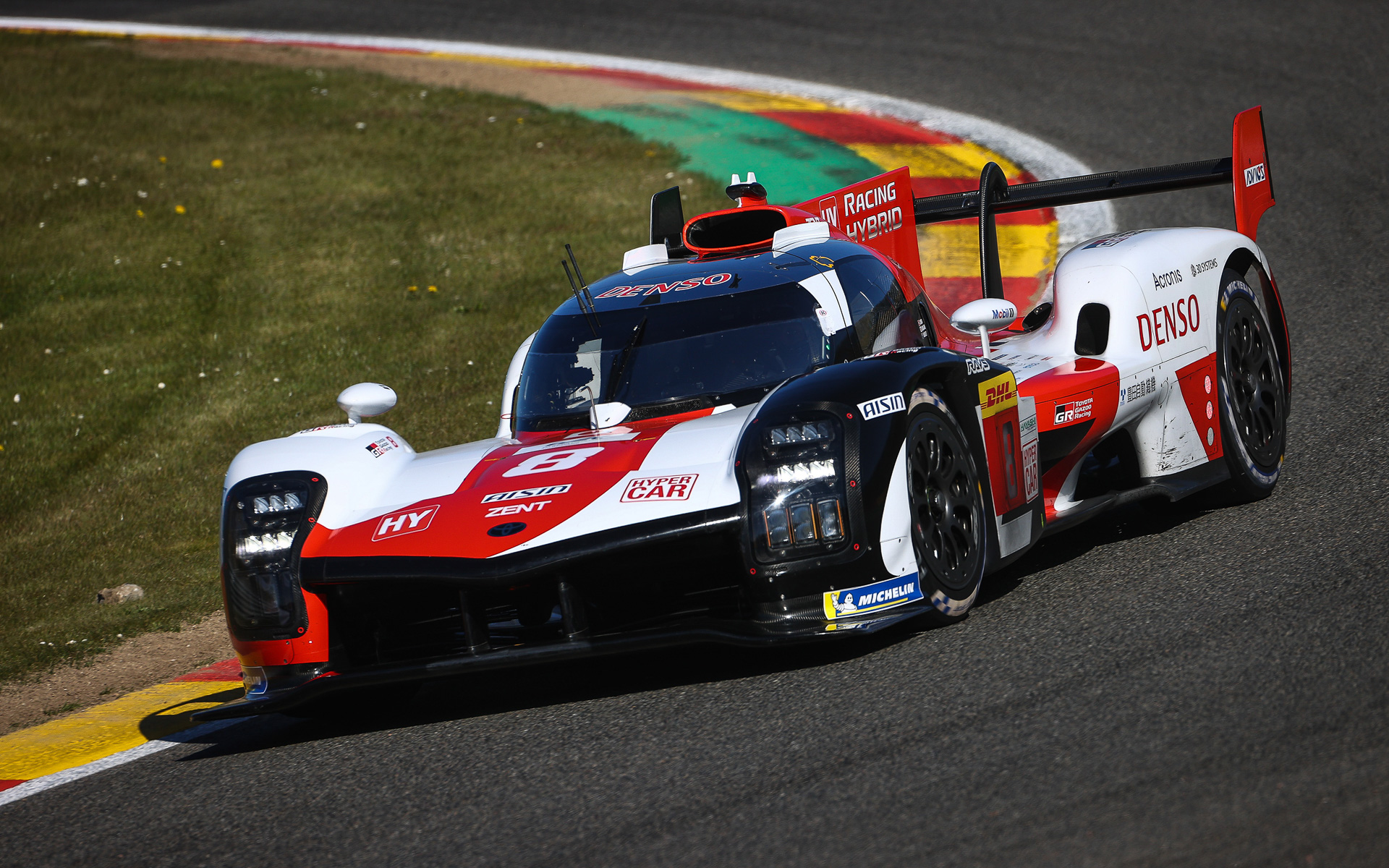 トヨタGR、WEC事前テストに「GR010 HYBRID」で参加し35台中4番手、5番手のタイムをマーク - Car Watch