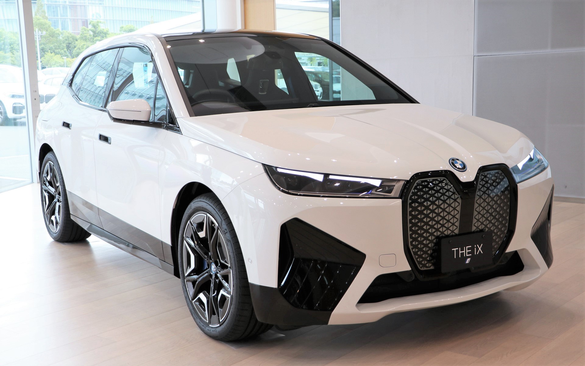 BMW、今秋発表予定の新型BEV「iX」先行公開 - Car Watch