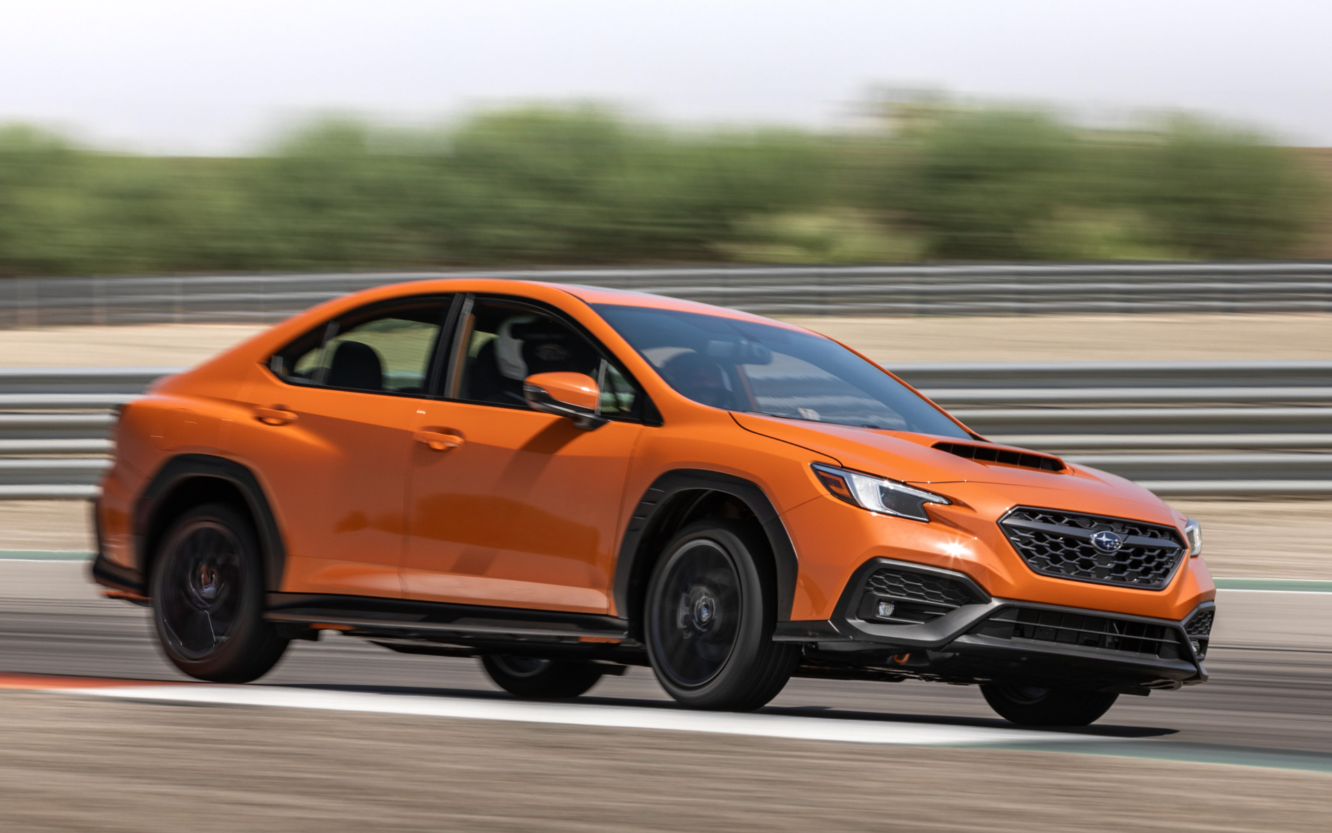 スバル、新型「WRX」テストドライブ動画公開 スコット・スピード氏が6速MTとSPTモデルを試乗 - Car Watch