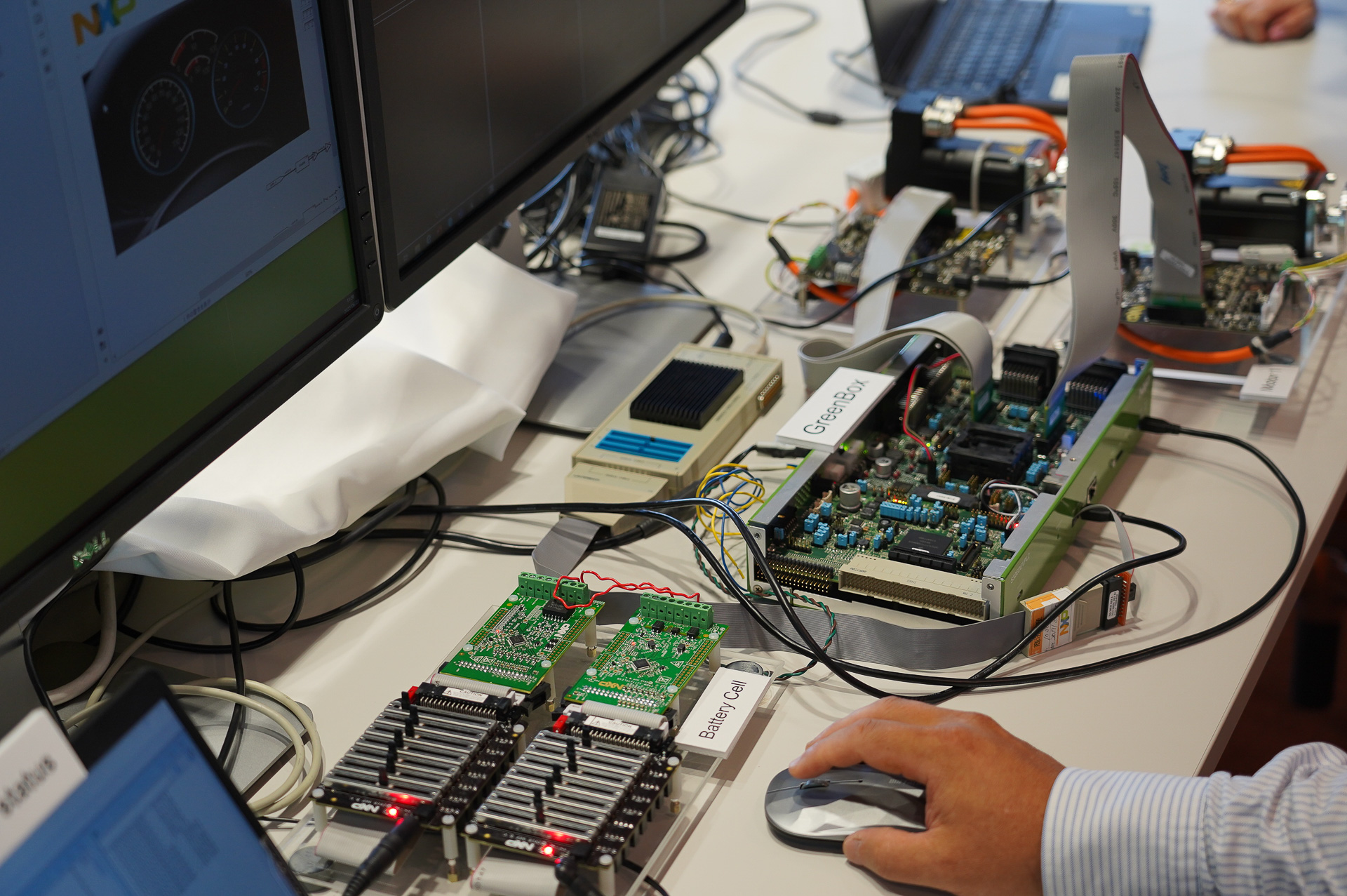 NXP、SDVを実現する車両制御用のリアルタイム・プロセッサ「S32E/S32Z」を発表 - Car Watch