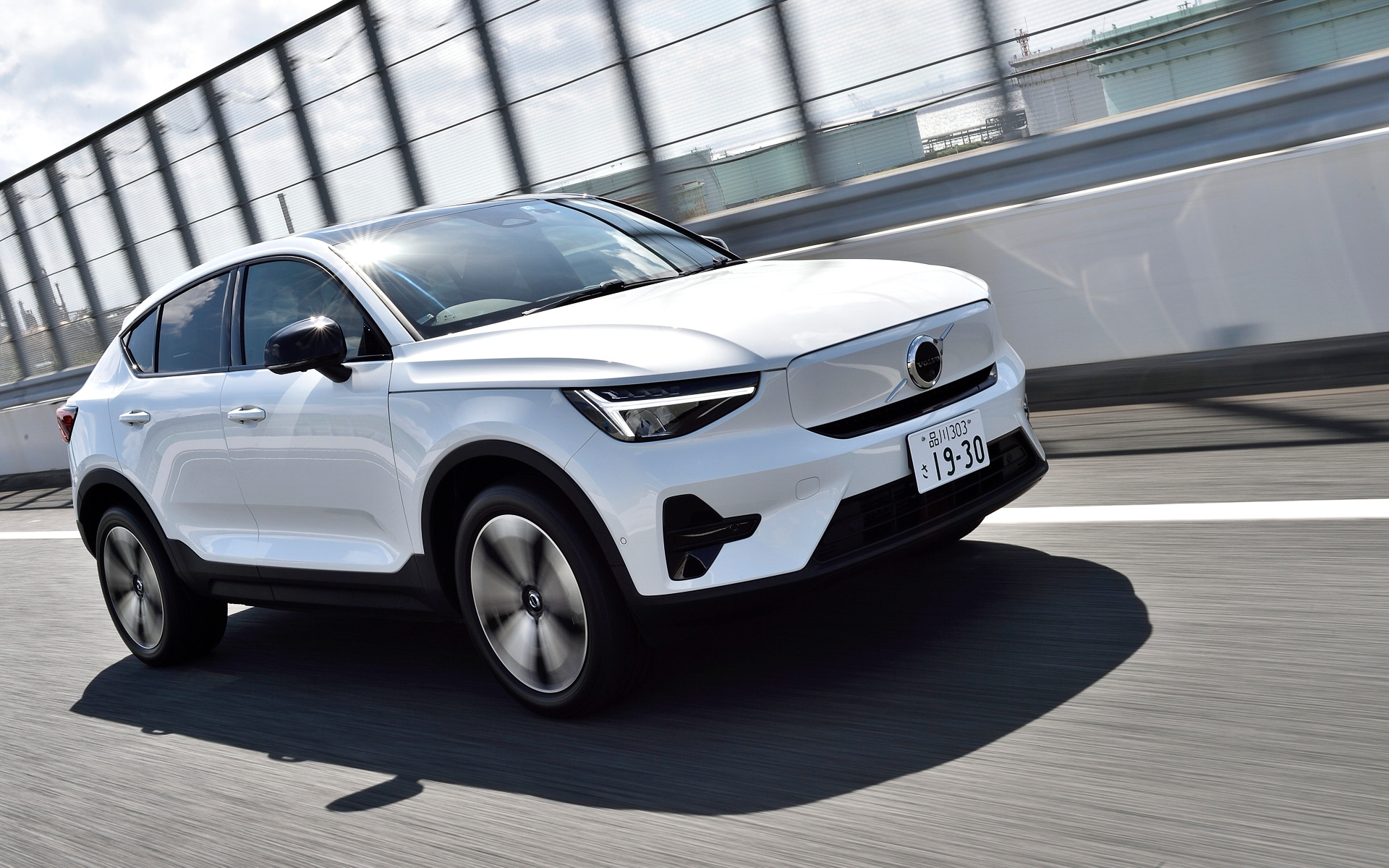 【試乗インプレ】ボルボのクーペSUV「C40」とコンパクトSUV「XC40」、バッテリEVのシングル/ツインモーターを乗り比べ / - Car Watch