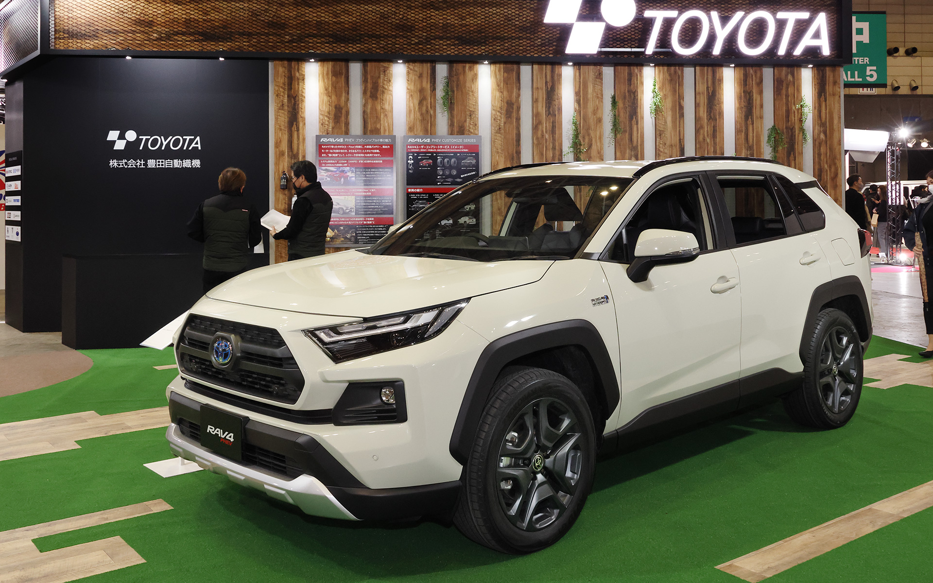 「RAV4」の魅力をさらに引き出すカスタマイズを提案する豊田自動織機