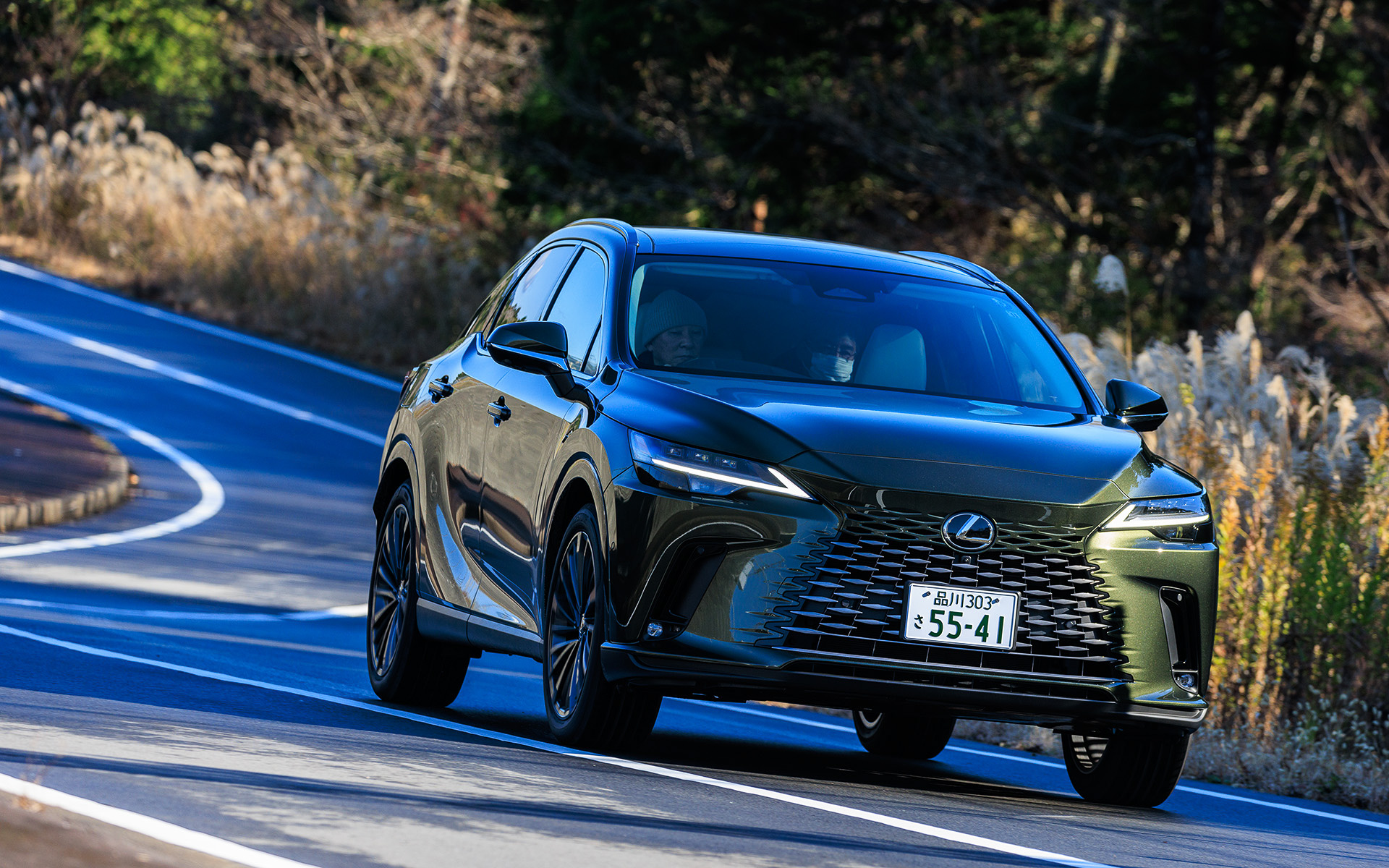 【試乗インプレ】レクサスの新型「RX」イッキ乗り EV走行距離や燃費も魅力のPHEV「RX450h＋」 / - Car Watch