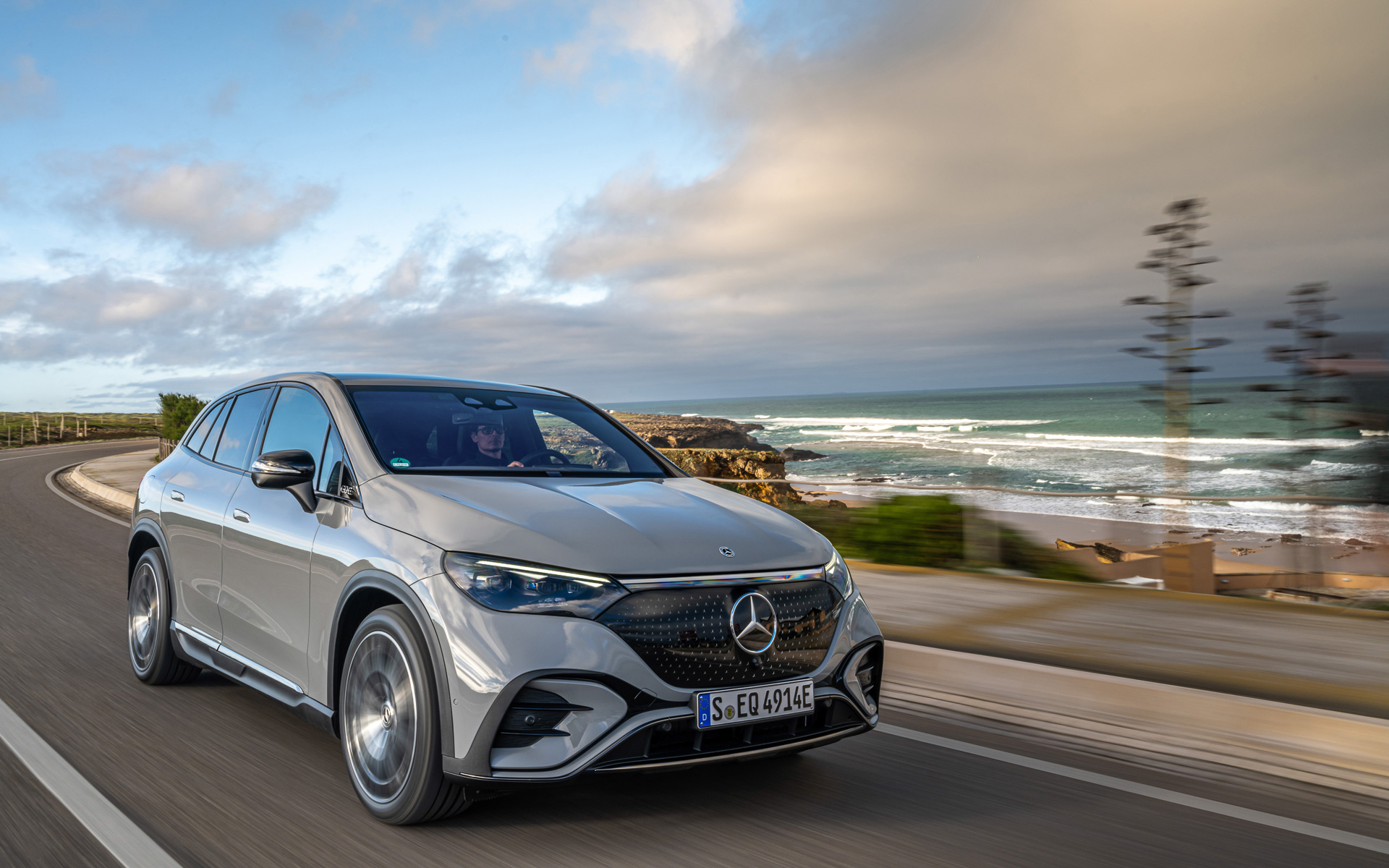 【試乗インプレ】メルセデス EQシリーズの新型「EQE SUV」、ブランドへの期待を裏切らない走り / - Car Watch