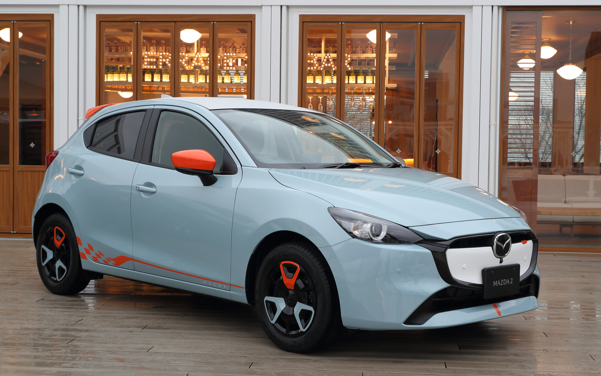 マツダ、「東海オンエアカープロジェクト」発表 全198通りの「MAZDA2」からメンバー6人が選んだ1台を決定 - Car Watch