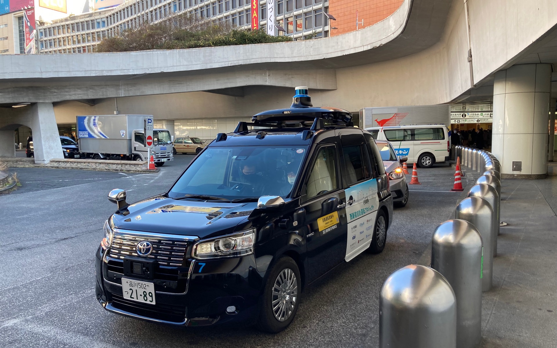 KDDIなど、西新宿エリアでの「自動運転モビリティ」を継続 サービス事業の持続可能性を検証 - Car Watch