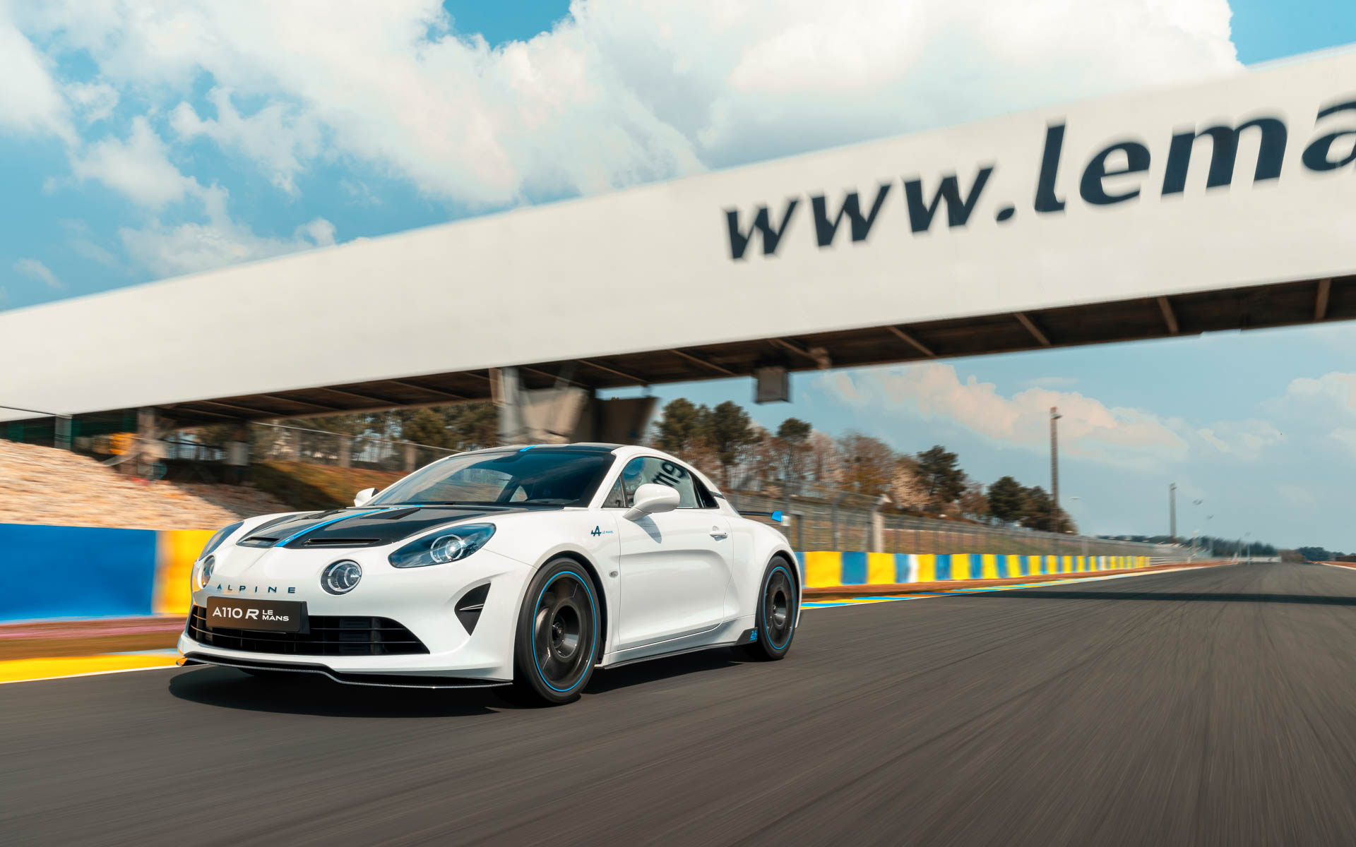 アルピーヌ、「A110 R ル・マン」 ル・マン24時間レース100周年を記念した日本導入6台の限定車 - Car Watch