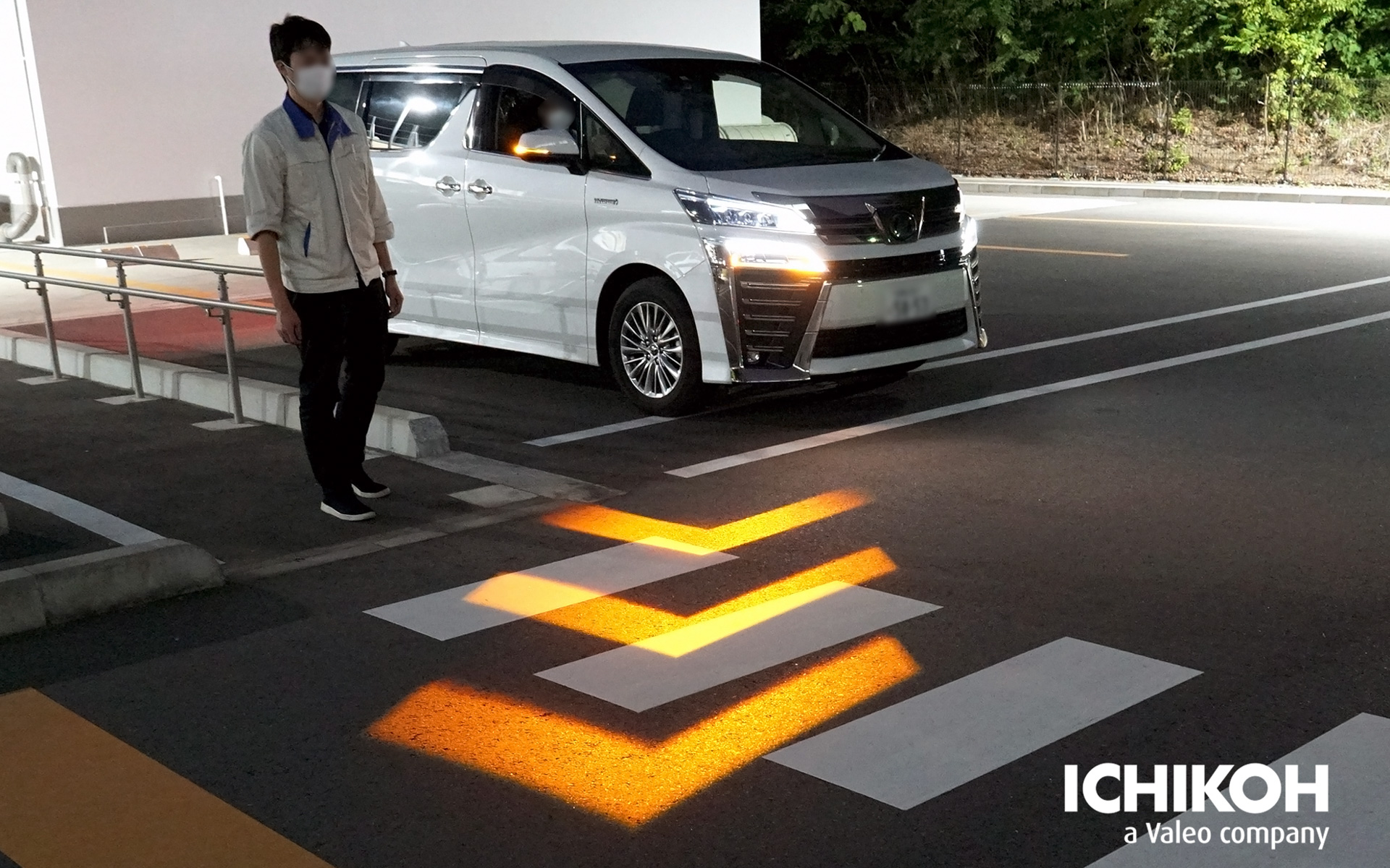 [B! ガジェット] 市光工業、車両の動きを周囲に伝える「路面描画プロジェクション」など「ジャパンモビリティショー2023」へ出展
