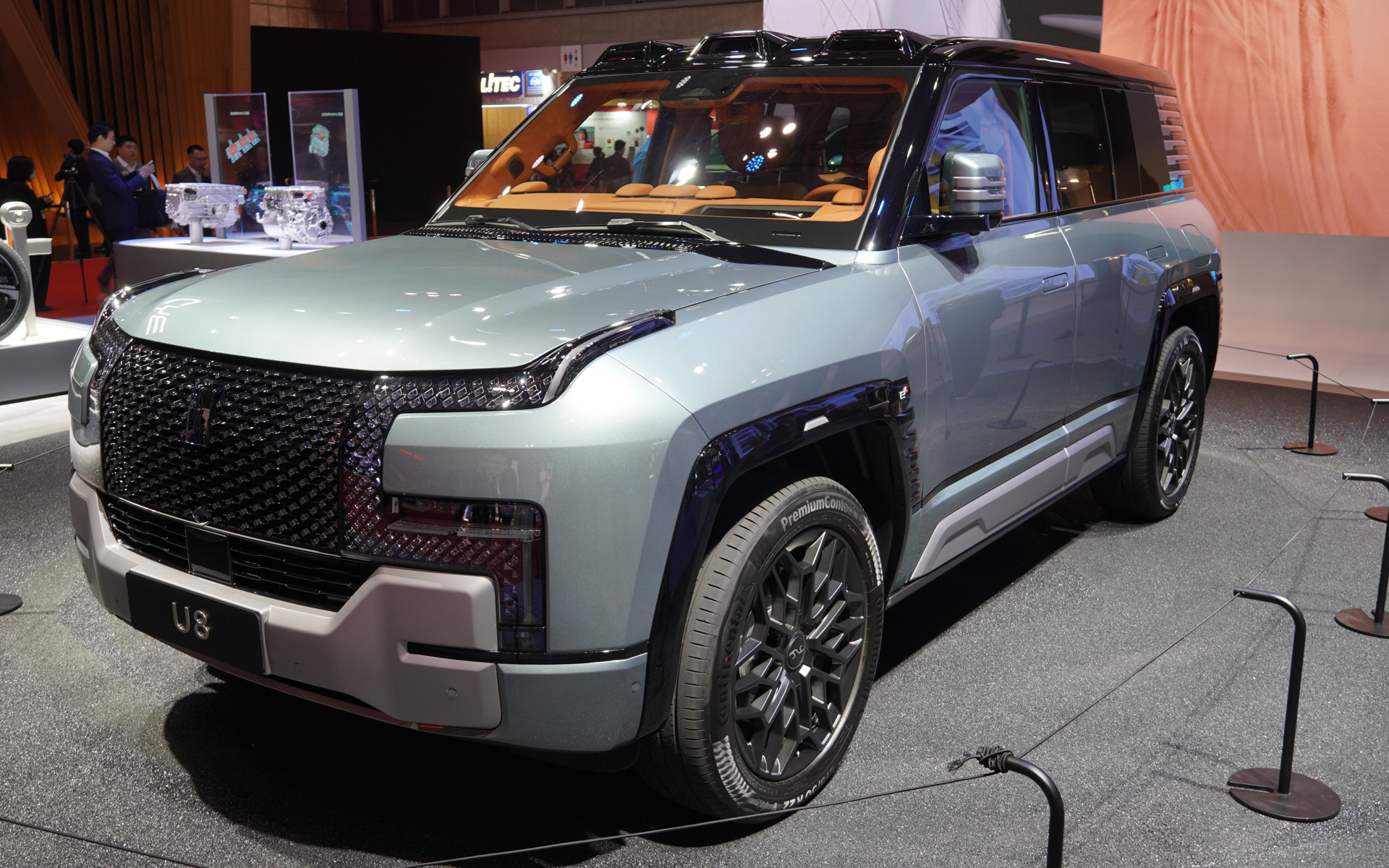 BYD、360度ターンするSUV「U8」やミニバン「D9」を展示