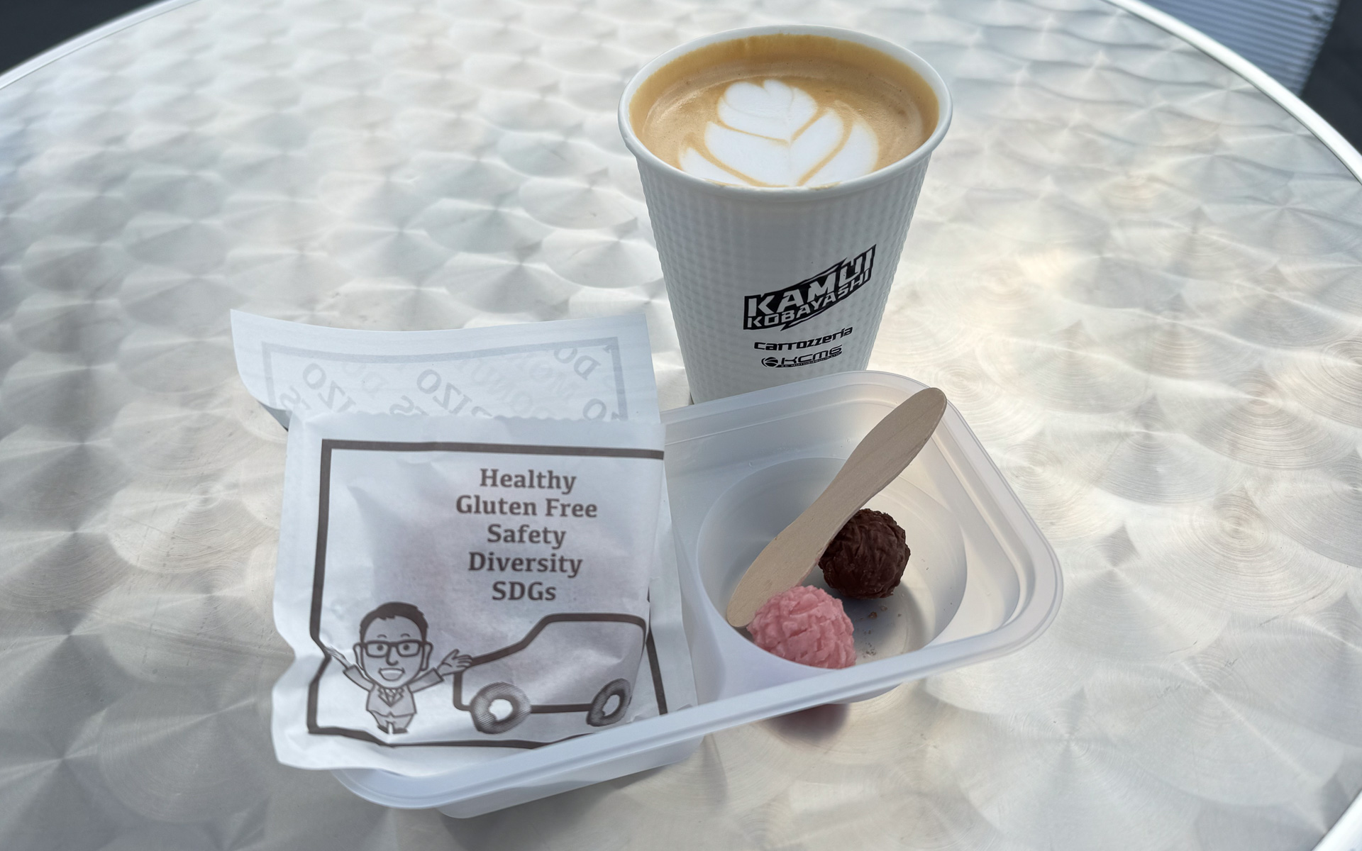 カロッツェリア、SF開幕戦でKCMGとルーキーレーシングのコラボ出展サポート 小林可夢偉コーヒーとモリゾウドーナツも楽しめる - Car Watch