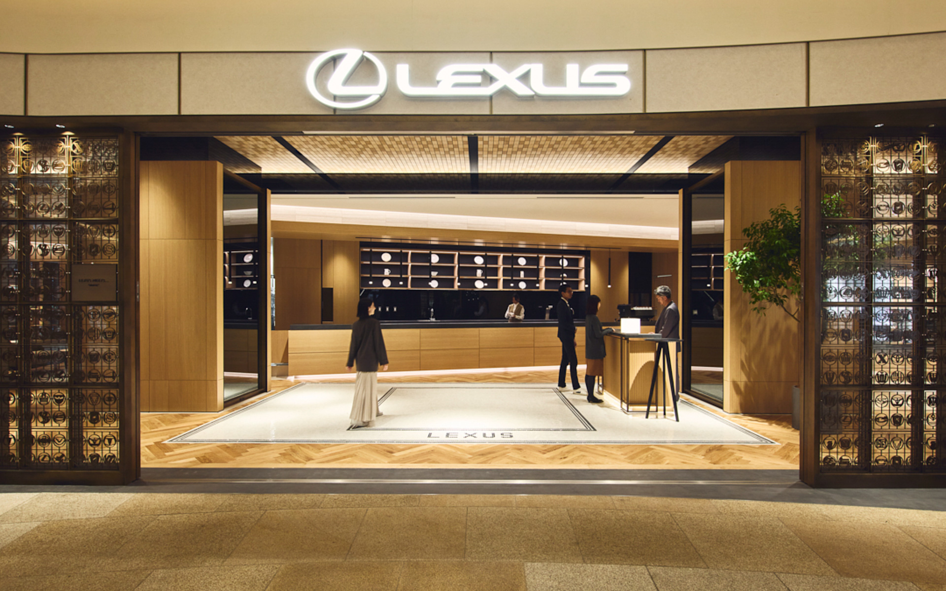 レクサス、東京 日比谷の「LEXUS MEETS...」をモリゾウ選手こと豊田章男会長の思いの詰まった空間にリニューアル - Car Watch