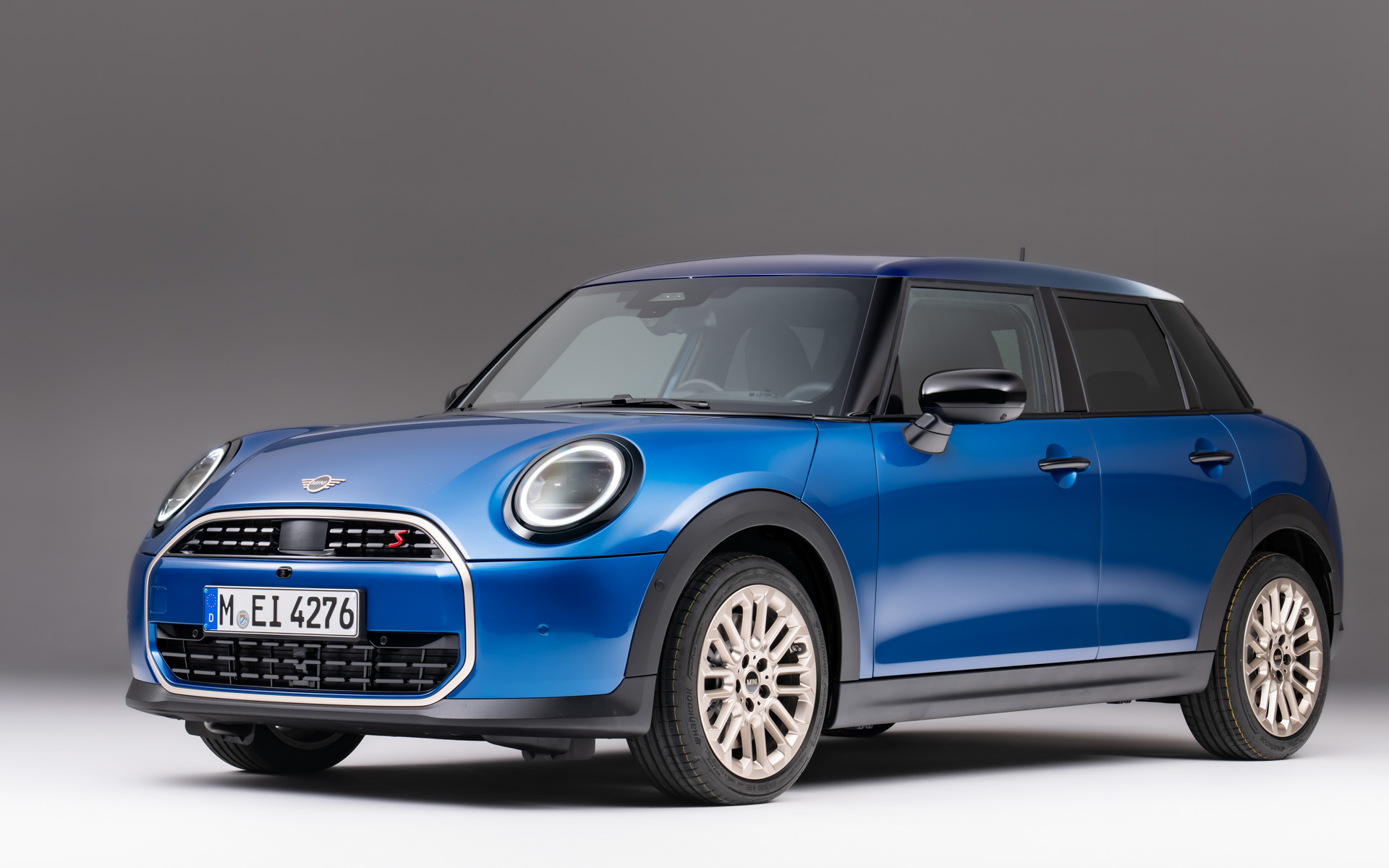 MINI、全面改良した新型「ミニ・クーパー 5ドア」発売 価格は408万円から、全方向記録可能なドラレコなど採用 - Car Watch