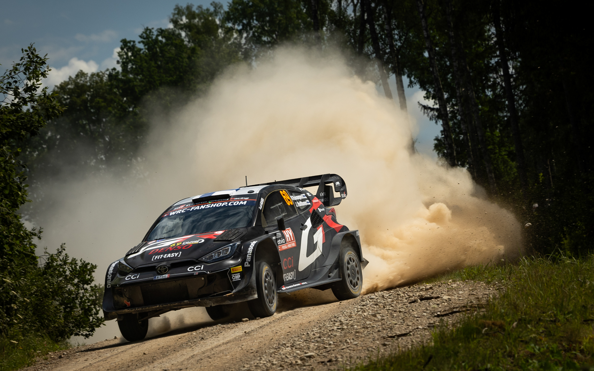 WRC第8戦ラリー・ラトビアでTGR-WRTがシーズン4回目の1-2フィニッシュ 豊田章男TGR-WRT会長が感謝のコメント - Car Watch