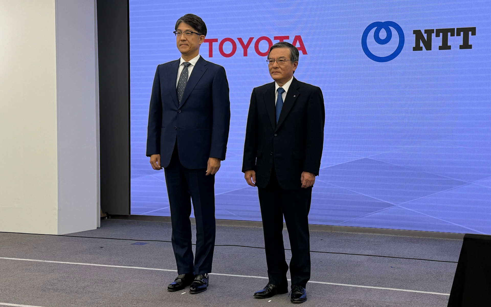 トヨタとNTT、「交通事故ゼロ社会」に向けたモビリティAI基盤構築に5000億円投資へ トヨタ佐藤社長とNTT島田社長が共同会見 - Car Watch