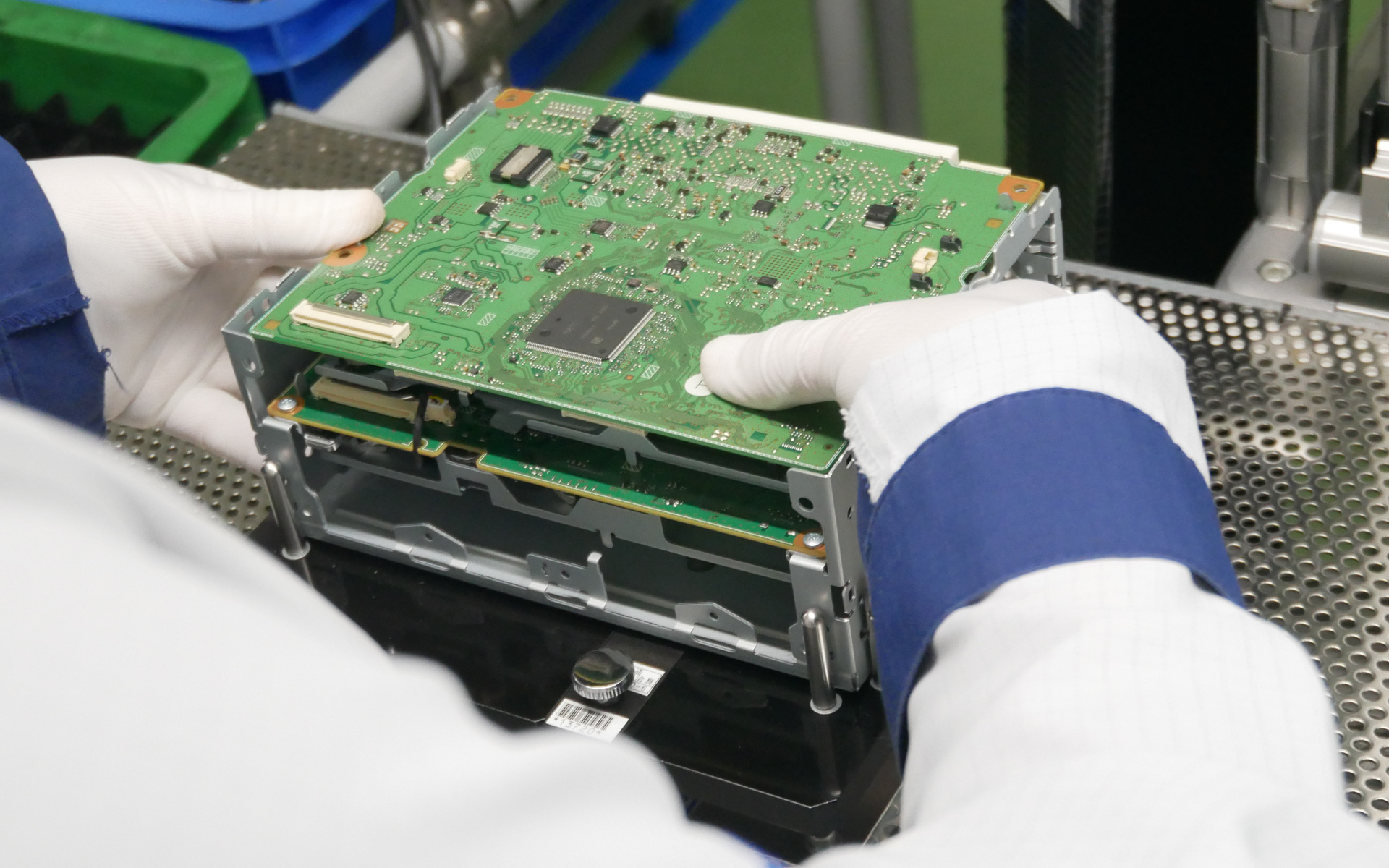 パナソニック オートモーティブシステムズ、松本工場を公開 超多品種少量、変動生産の車載モノづくりに対応 - Car Watch