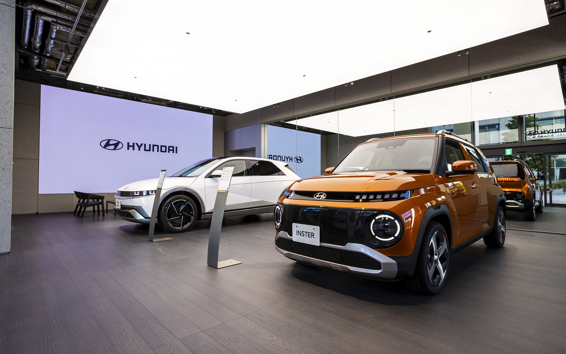 ヒョンデ、本社ビル内に直営ショールーム「みなとみらい本社ショールーム」オープン - Car Watch