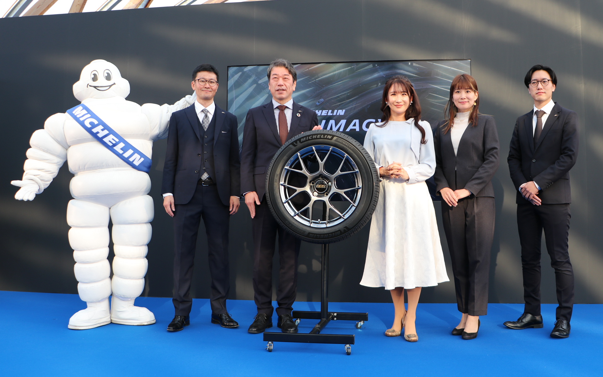 ミシュラン、「プライマシー5」発表会 耐摩耗性30％、ウェットブレーキ性能2.4％、転がり抵抗7％向上 - Car Watch