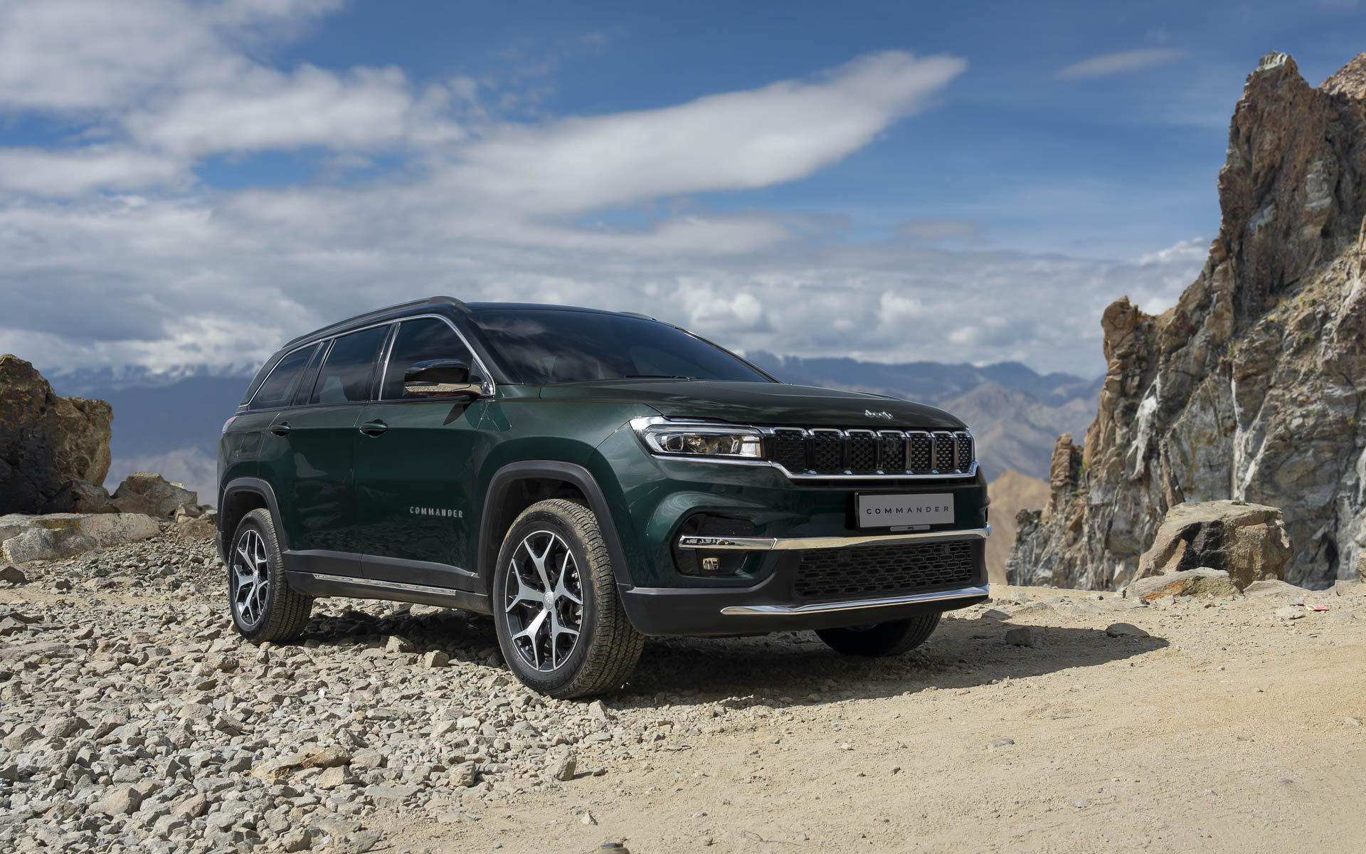 [画像]ジープ、「コマンダー」100台限定車「リミテッド テクノ グリーン」 限定色のボディカラーでパノラミックサンルーフを装備 / (5/8 ...