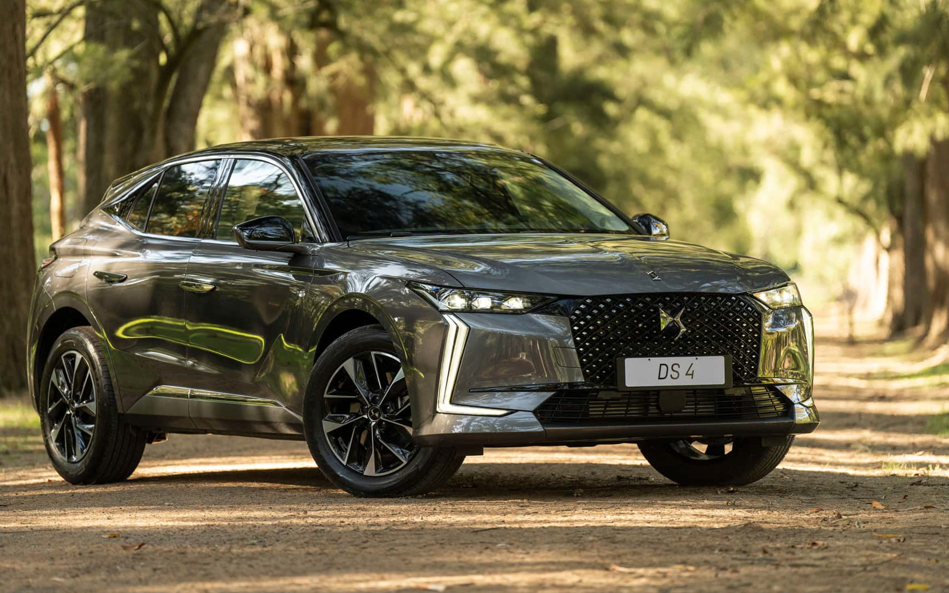 DS オートモビル、新グレード「DS 4 エトワール」「DS 7 パラス/エトワール」 価格543万円から - Car Watch