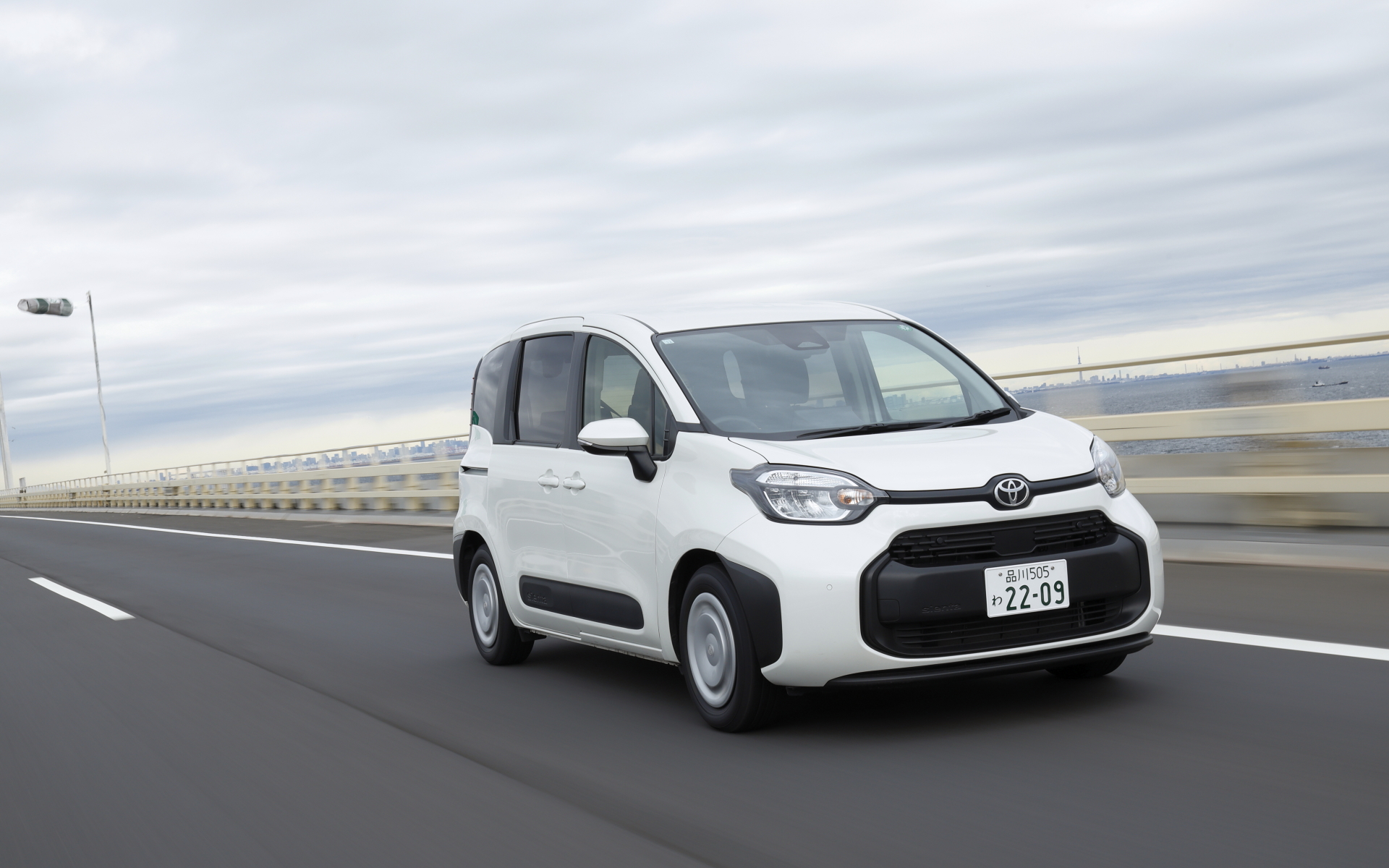 ブリヂストンのミニバン専用タイヤ「クロニクル RV」、オンライン限定モデルの魅力をチェック！ - Car Watch[Sponsored]