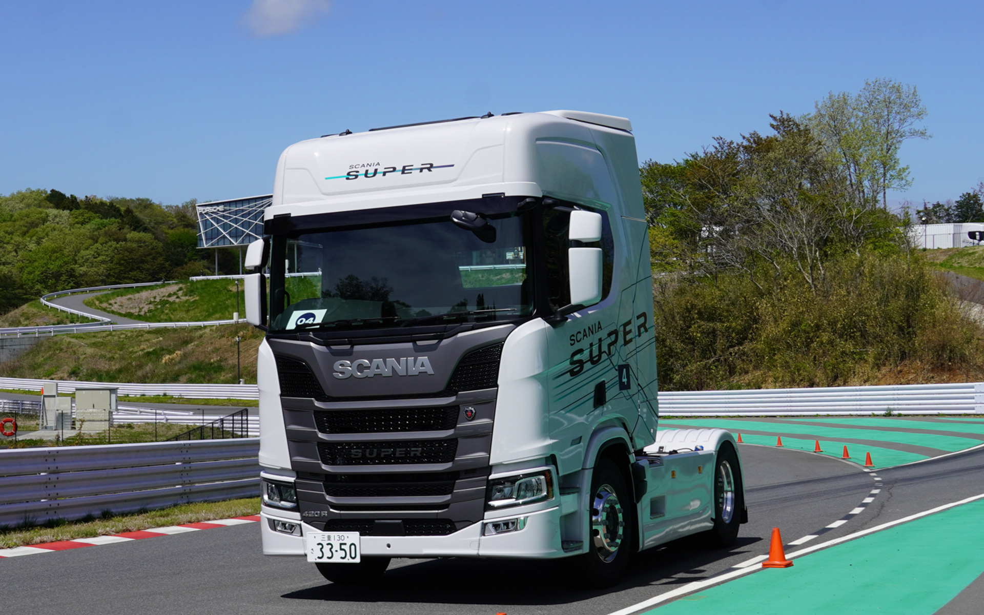 スカニア、大型トラック「SUPER」に試乗 日本で2028年に6000台超の稼働体制構築を目指すための戦略も説明 / - Car Watch