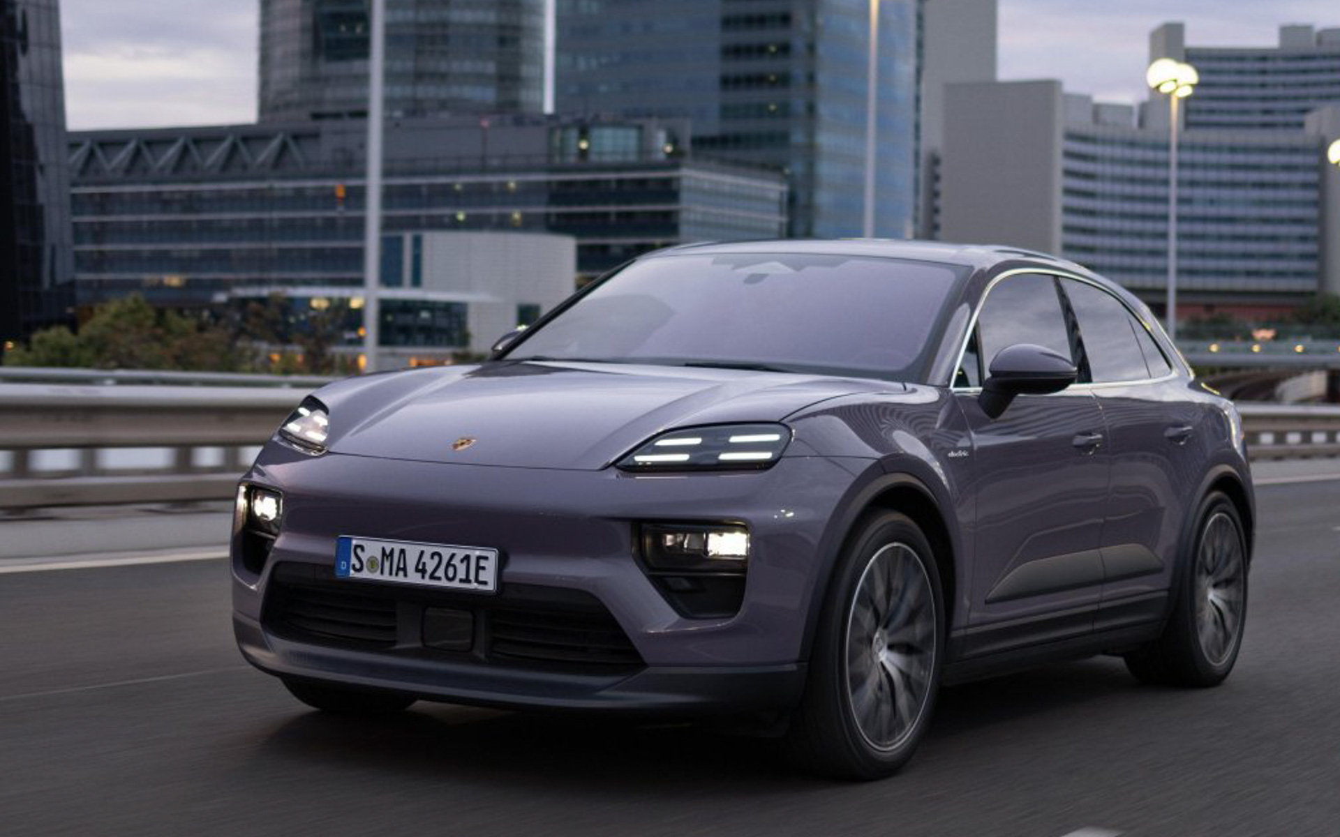 [画像]ポルシェ、新型「マカン」にU-NEXTアプリ導入 / (1/2) - Car Watch