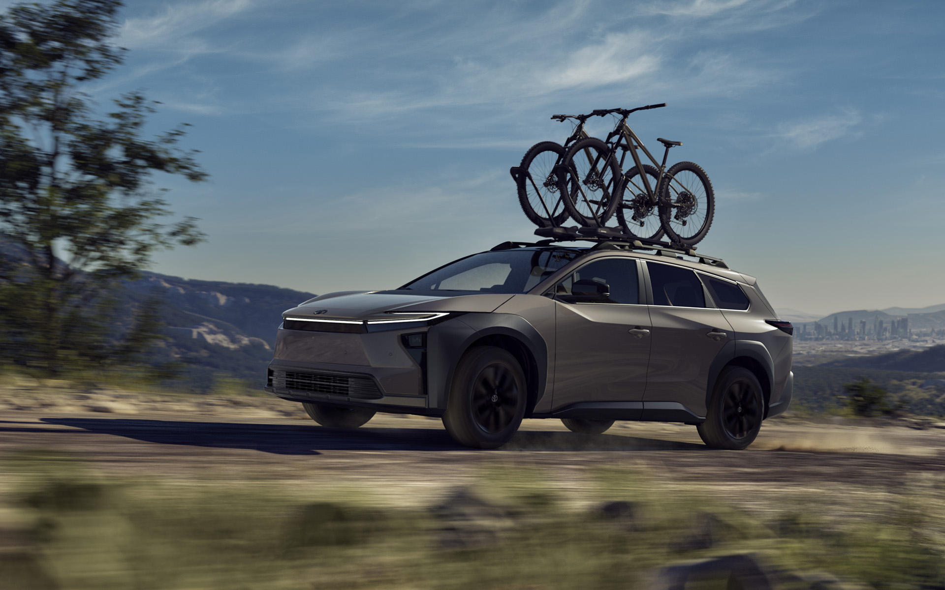 トヨタ、北米で新型バッテリEV「bZ Woodland」を世界初披露 日本向けモデルは2026年春発売 - Car Watch