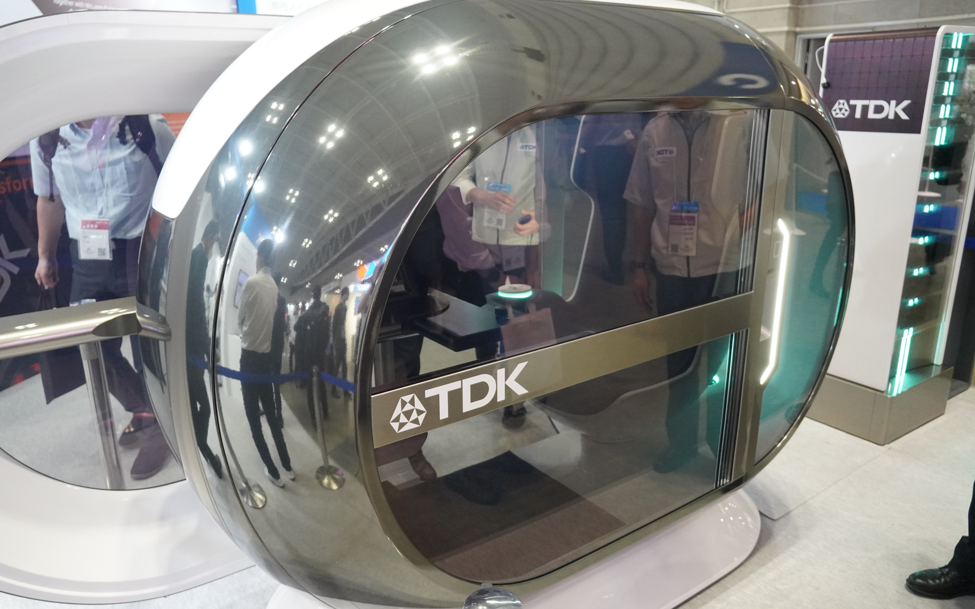 TDK、ライトのオートレベリング義務化に向けた「車載用6軸慣性計測ユニット」など人とくるまのテクノロジー展2025横浜で展示 - Car Watch