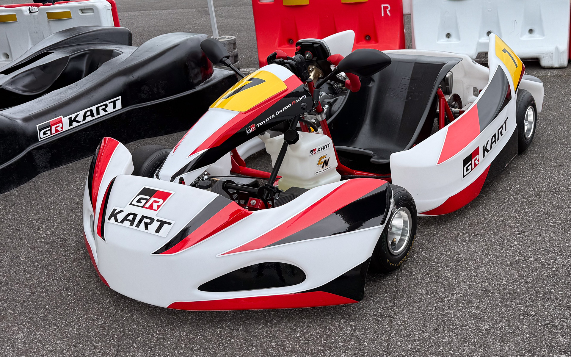[B!] モータースポーツを持続可能に、欧州製カートの1/4程度の価格を目指すトヨタの「GRカート」 カーボンニュートラル燃料で走ってみた