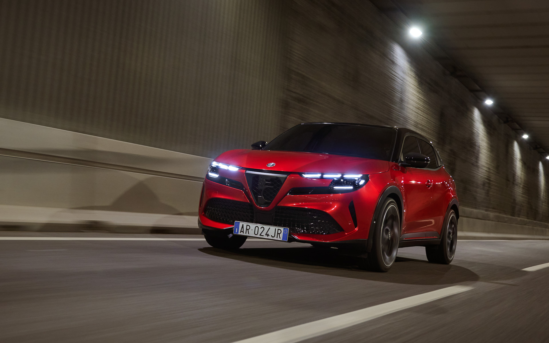 アルファ ロメオ、新型コンパクトSUV「ジュニア」導入 ハイブリッドとEVの2本立て - Car Watch