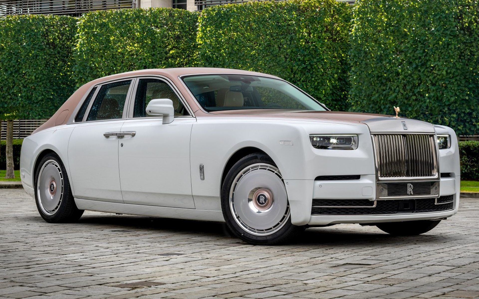 [画像]ロールス・ロイス、16万ステッチ以上の刺繍が内装に施された「ファントム・ダンテル」 / (8/8) - Car Watch