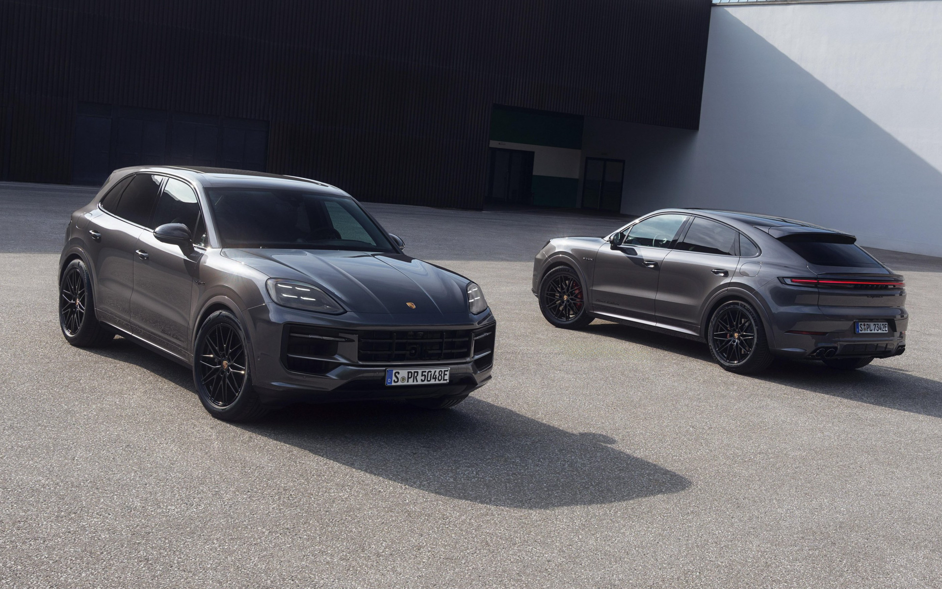 [画像]ポルシェ、グッドウッドで初公開する「タイカン」「カイエン」のブラックエディション予約受注開始 / (1/8) - Car Watch