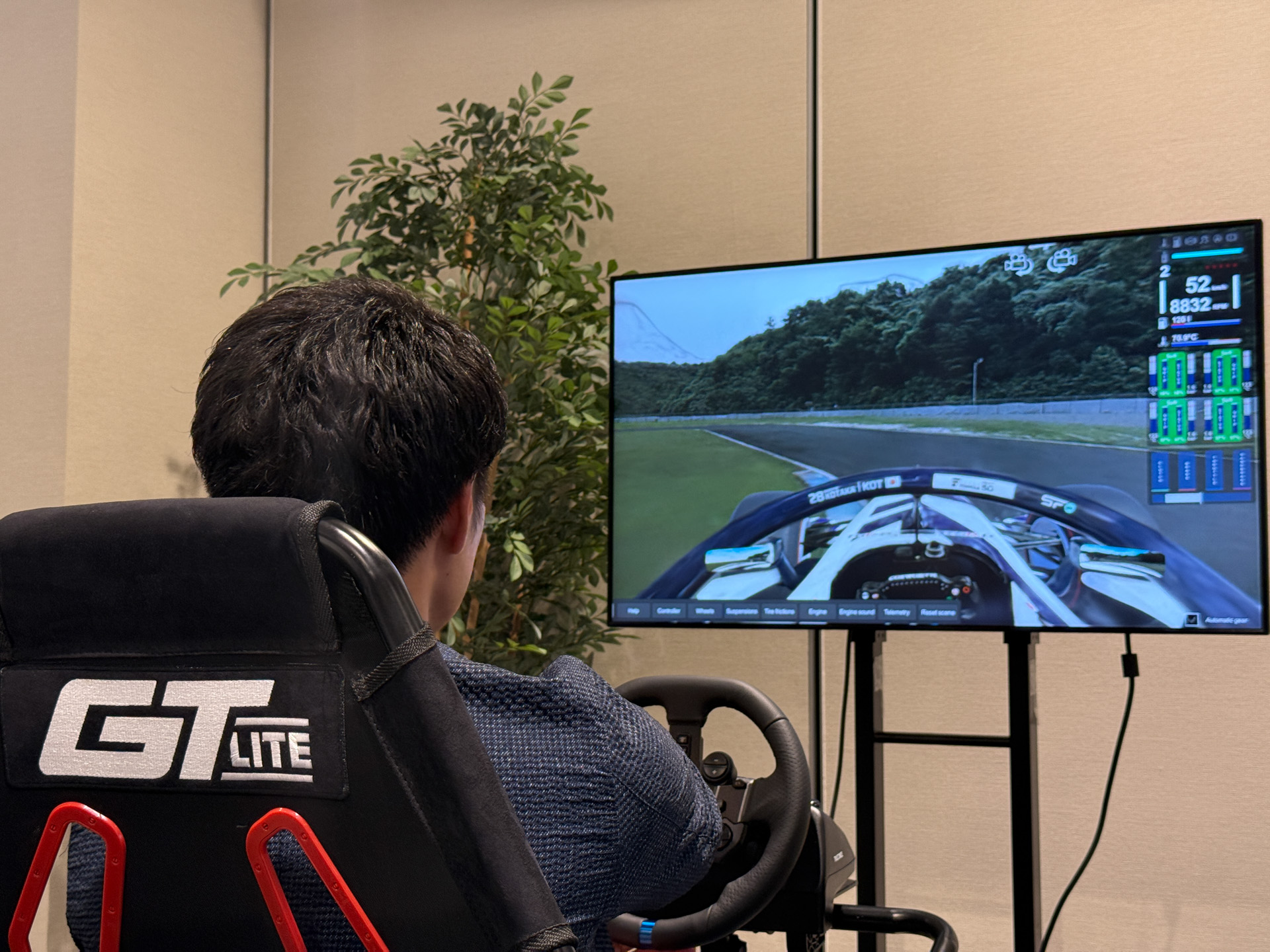 KDDI、点群データから3D画像を生成する「3DGS」の活用事例 スーパーフォーミュラ「金曜パートナーDAY」に出展 - Car Watch