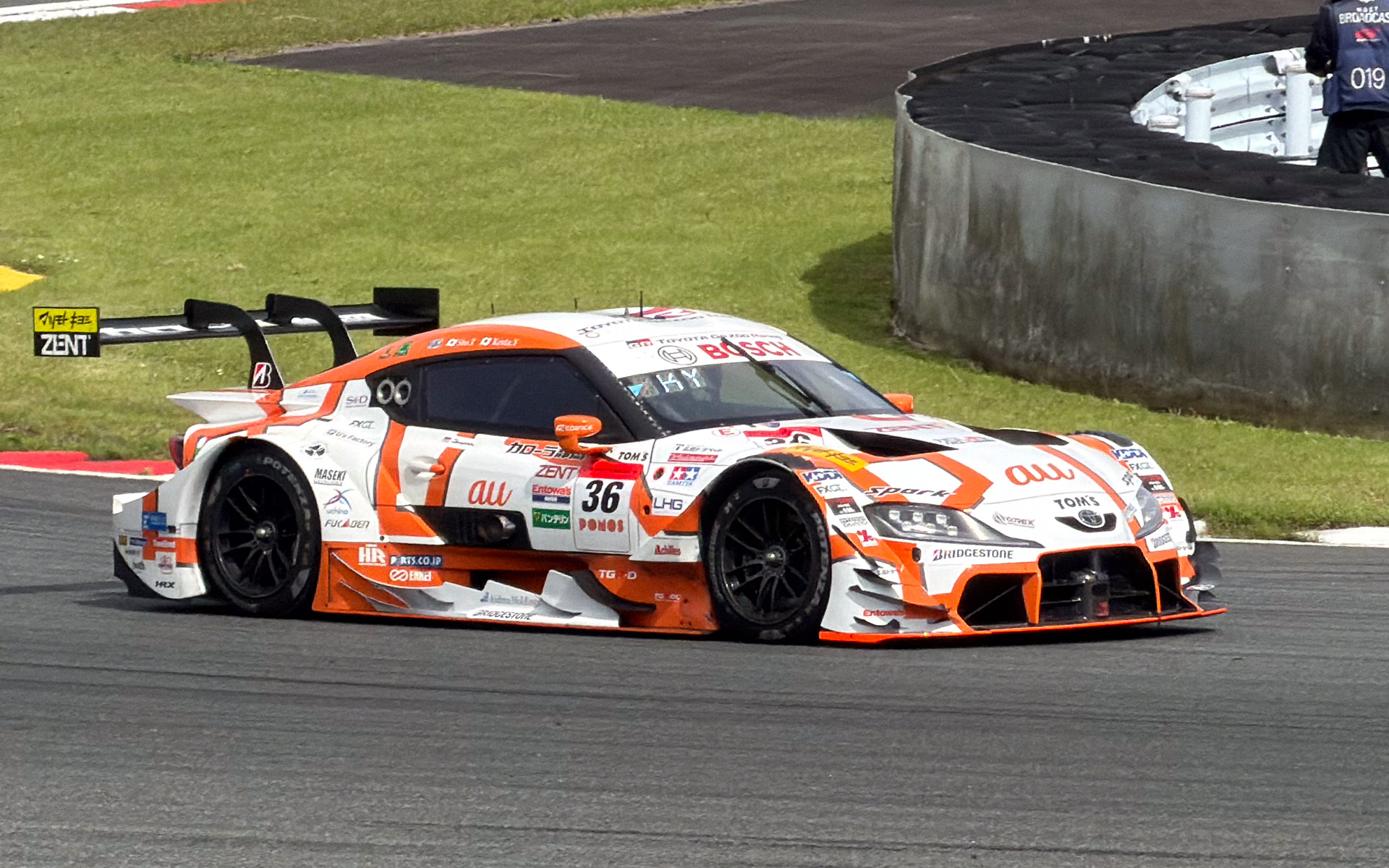 スーパーGT第2戦富士、36号車 au TOM'S GR Supra（坪井翔/山下健太）が予選2位から逆転で優勝 開幕戦に続き2連勝 ...