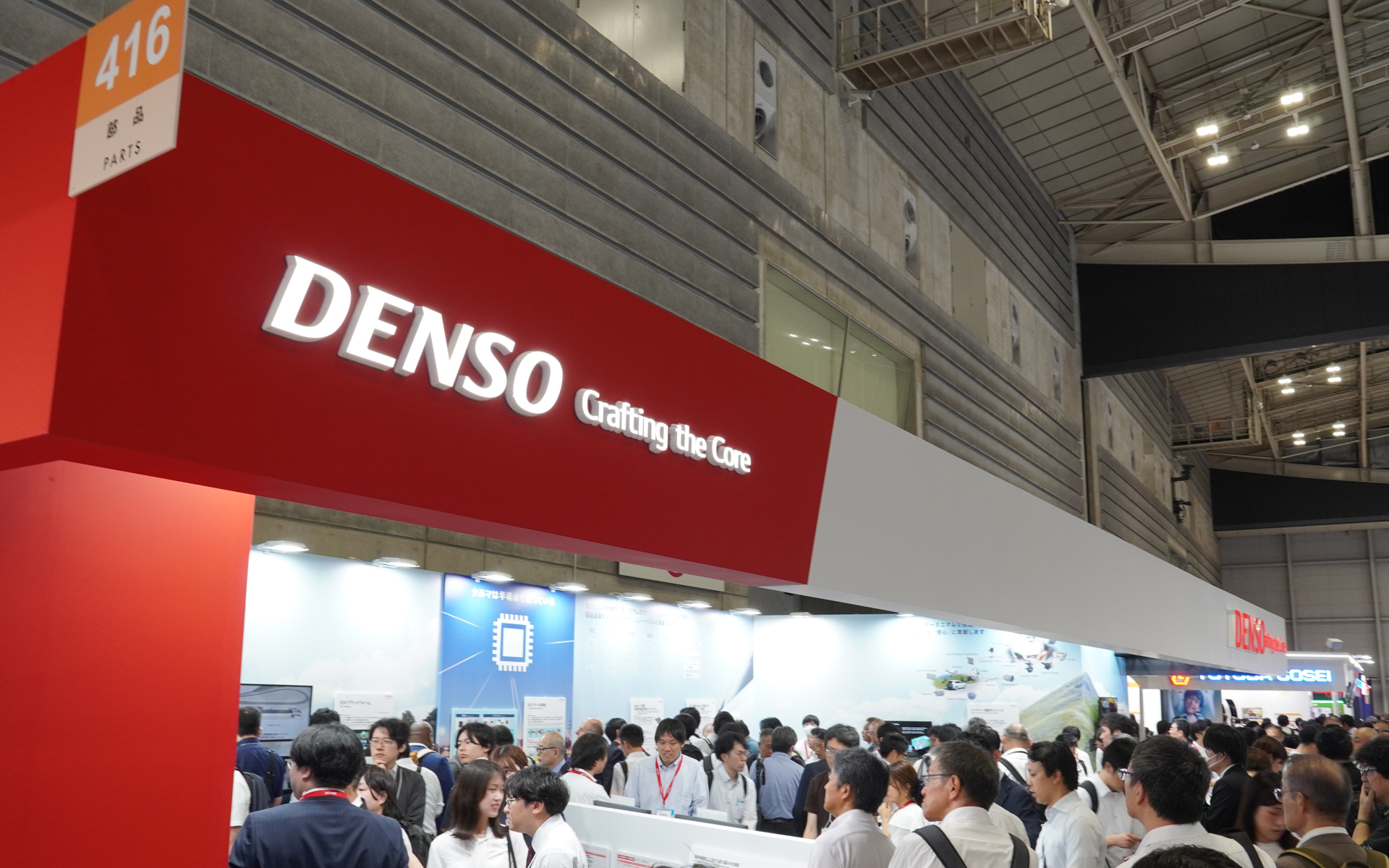 デンソー、エアコンの風が細く強く吹き出す気流制御構造「マイクロジェット」など人とくるまのテクノロジー展2026で展示 - Car Watch