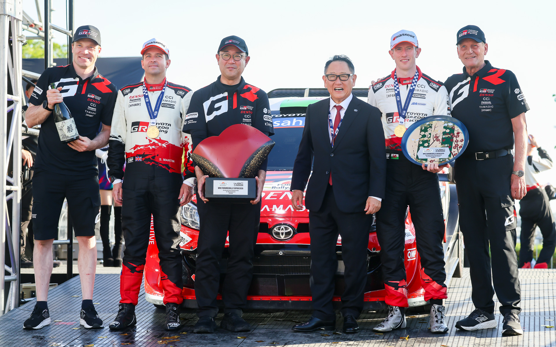 豊田章男会長、WRC第7戦ラリージャパンの1-2-3-4フィニッシュでコメント 近健太トヨタ社長も初ポディウムに感謝 - Car Watch